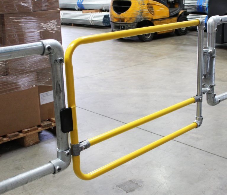 Top 7 Benefits of Self-Closing Safety Gates | FastClamp